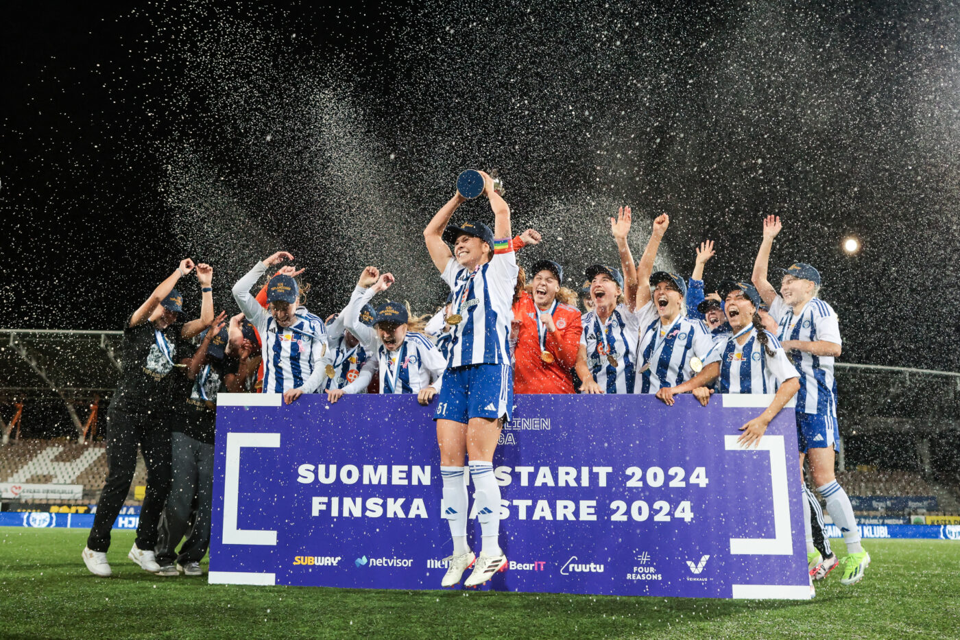 Kausi purkkiin voitolla – HJK juhli Suomen mestaruutta 3-0 voiton ...